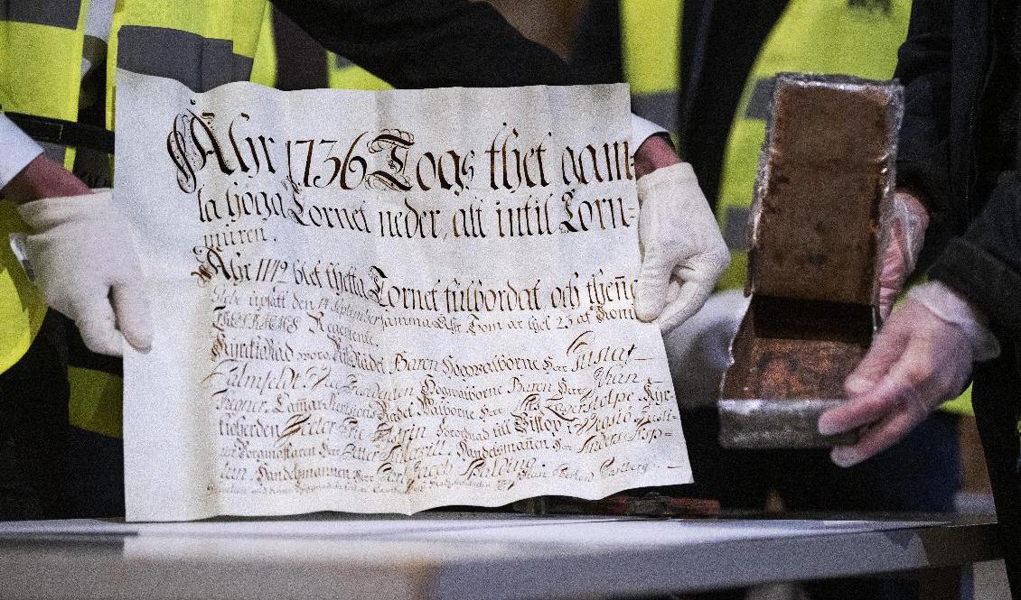 240 år gammal tidskapsel öppnad i Storkyrkan