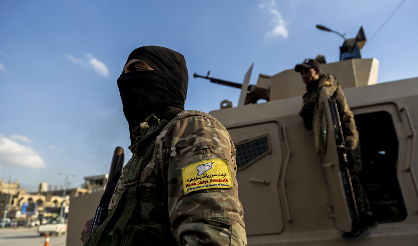 Hundra IS-krigare uppges gripna i Syrien