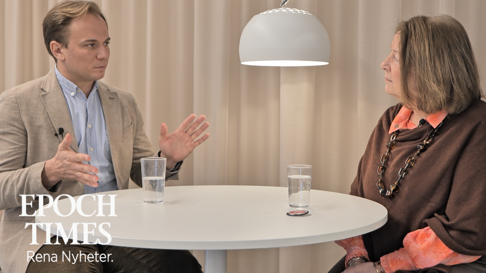 Carl pratar med Lena Malmberg – Medborgerlig Samling